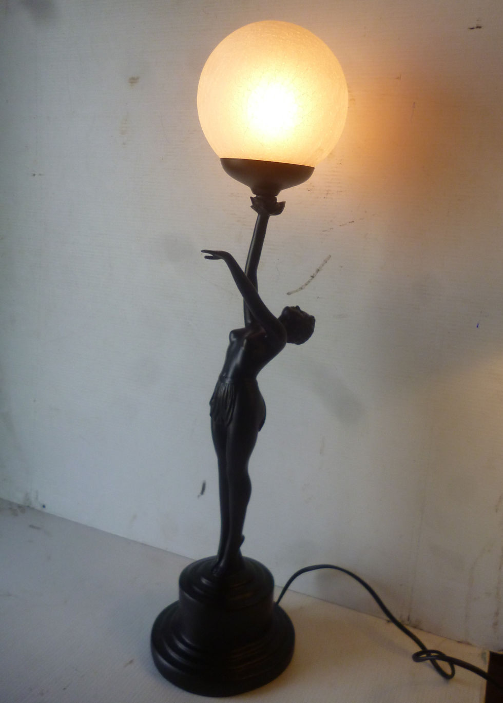 Deco tall Lady table Lamp reproduction | Antique Effects