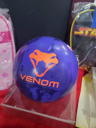 Motiv Venom Shock 15lb | Rolling Revs