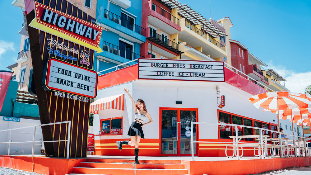 Highway Cafe บางแสนสไตล์วัยรุ่นเมกัน