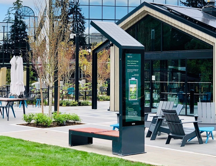 5 cool features of Smart Solar powered Bench