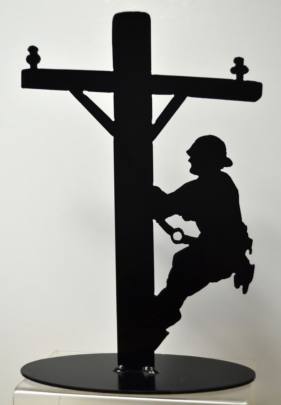 Lineman on a Pole Statue | linemanmuseum.org