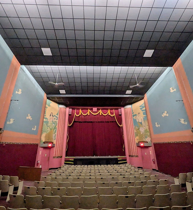 Broadway Movie Theatre 60 Photos - Moonagedaydream.film