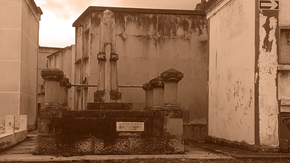 Tumba de Julio Cesar Torres