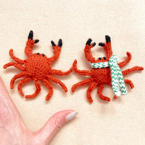 Knitted Crab Christmas Ornament Pattern | Karla Courtney