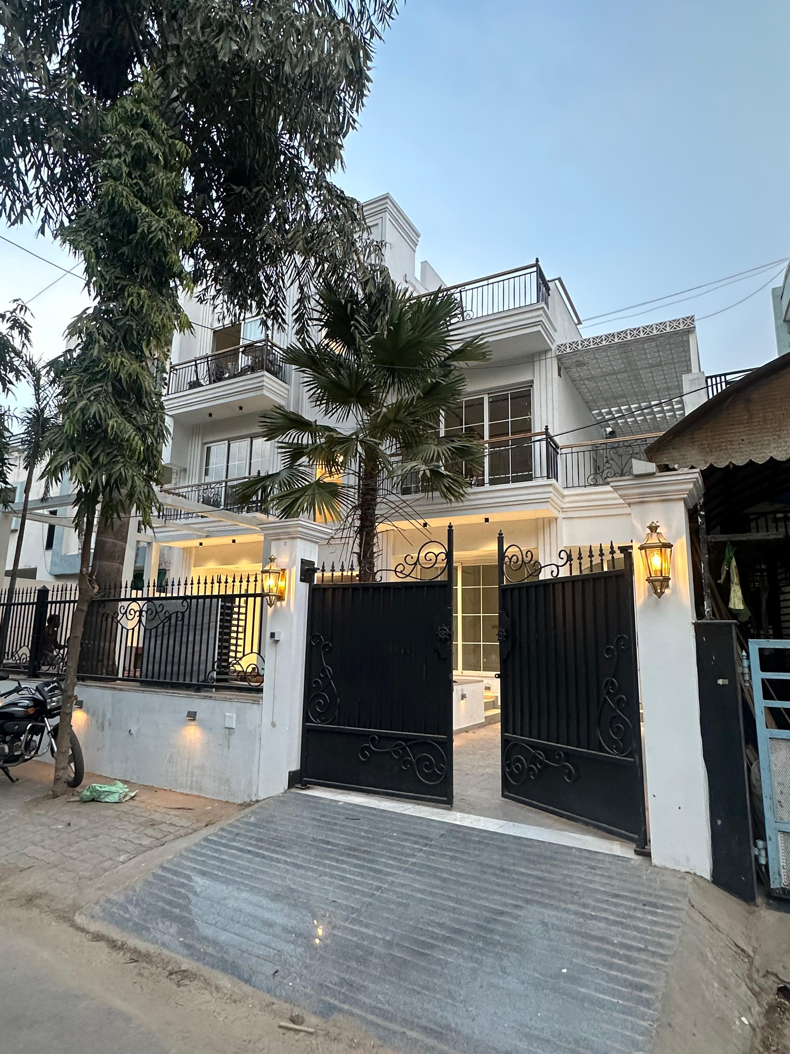 Architecture + Interiors - residence at Gandhinagar