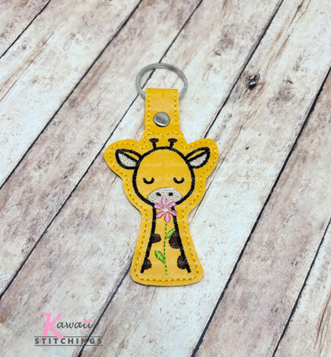 Relaxed Giraffe Key Fob | Kawaii Stitchings