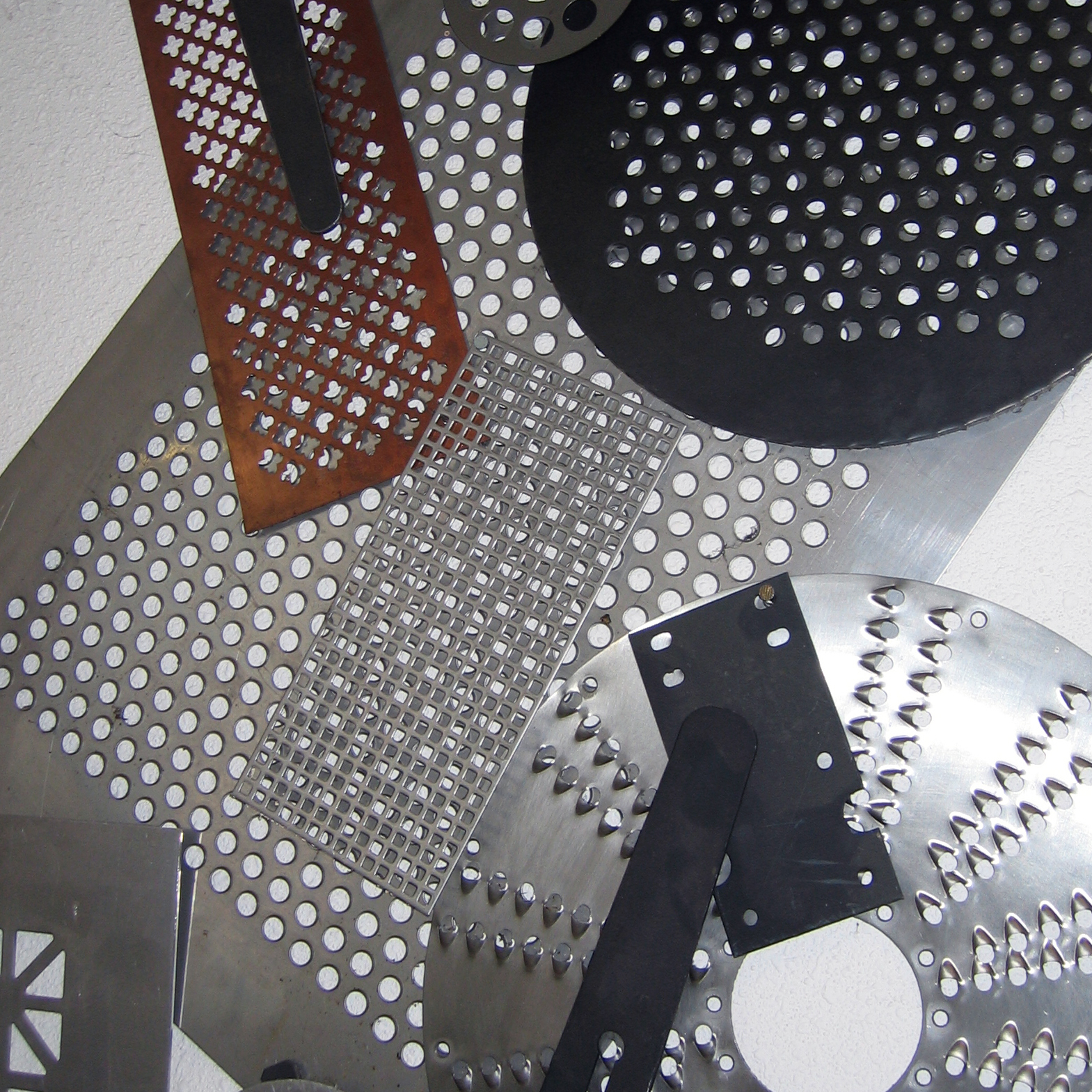 Roy Manufacturing | Perforated Screens | Metal, Steel, Aluminum
