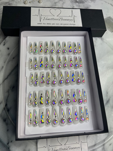 V french 5 pack of nails with box ready to ship | Vanillaabunnyy