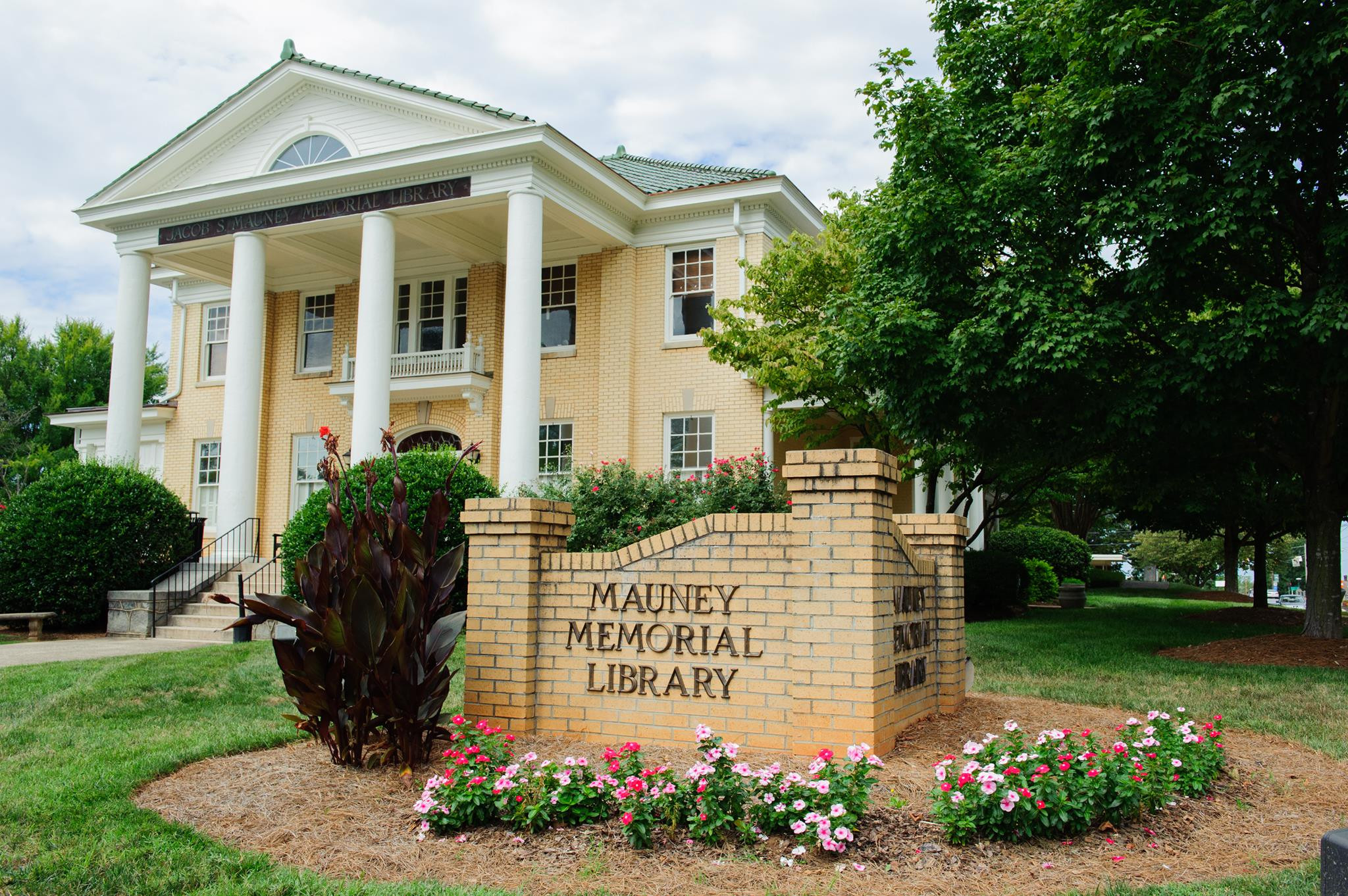 Mauney Memorial Library