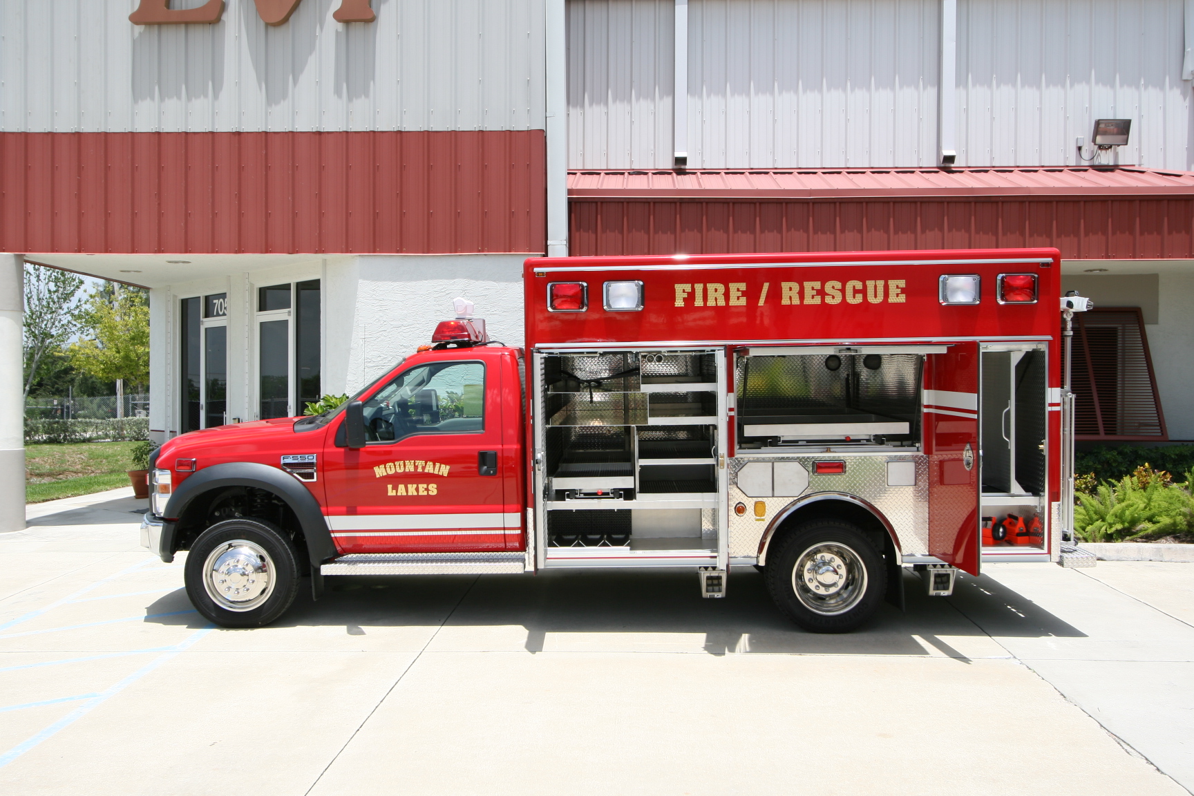 Emergency Light Rescue Response Truck - Mnt. Lakes Vol Fire Dept | EVI