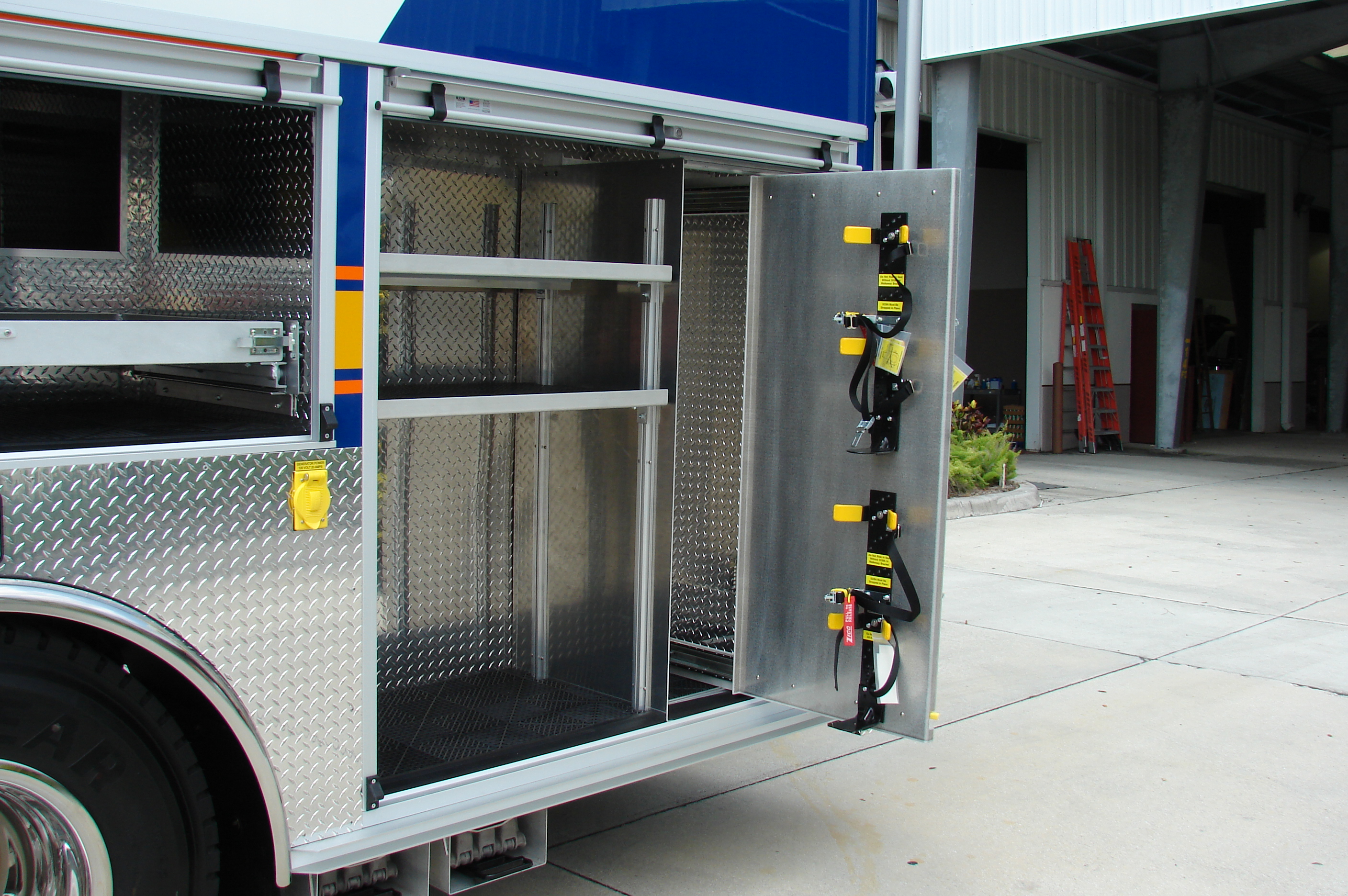 Lab Mobile Command Vehicle - DEA | EVI