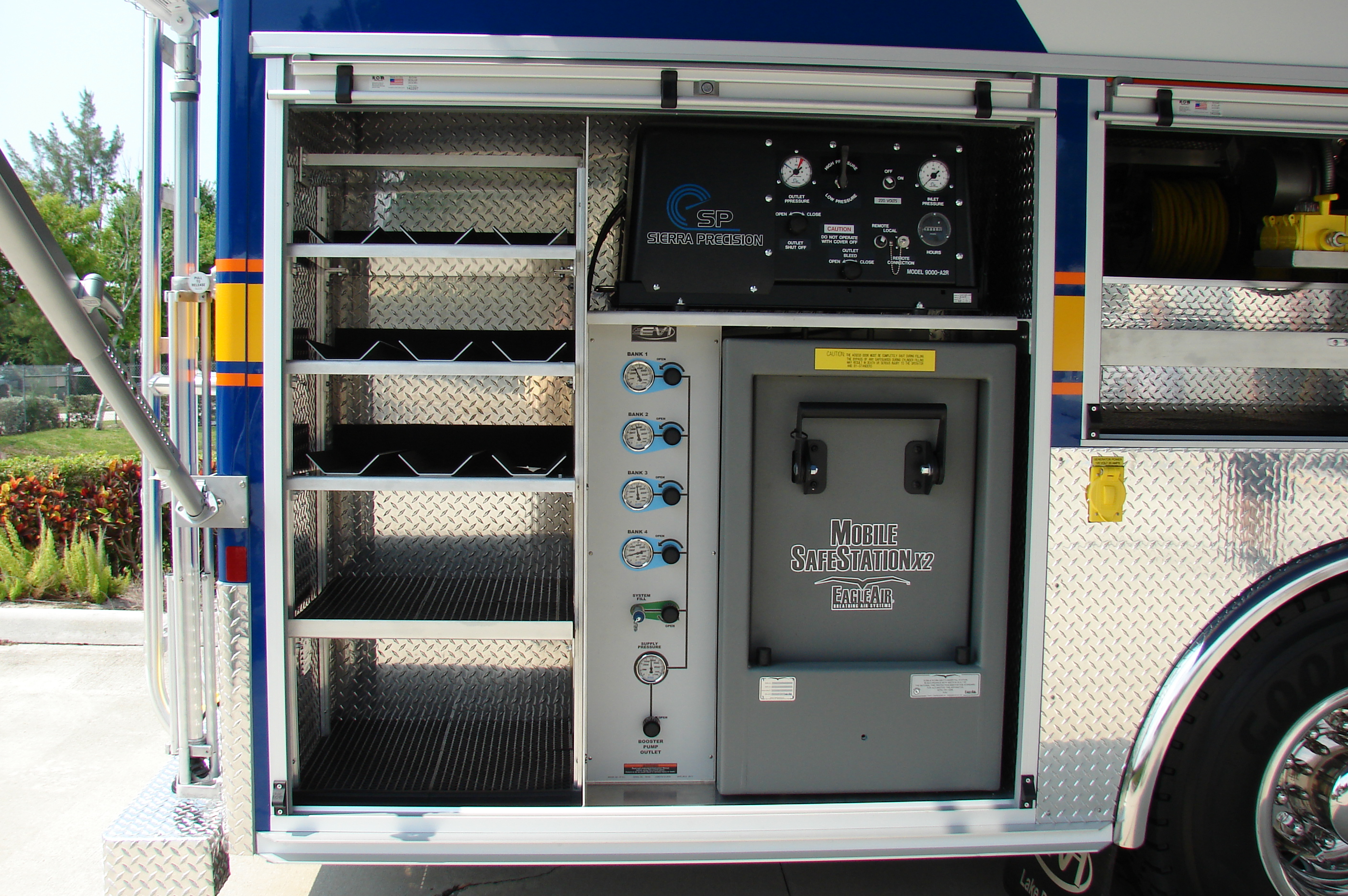 Lab Mobile Command Vehicle - DEA | EVI