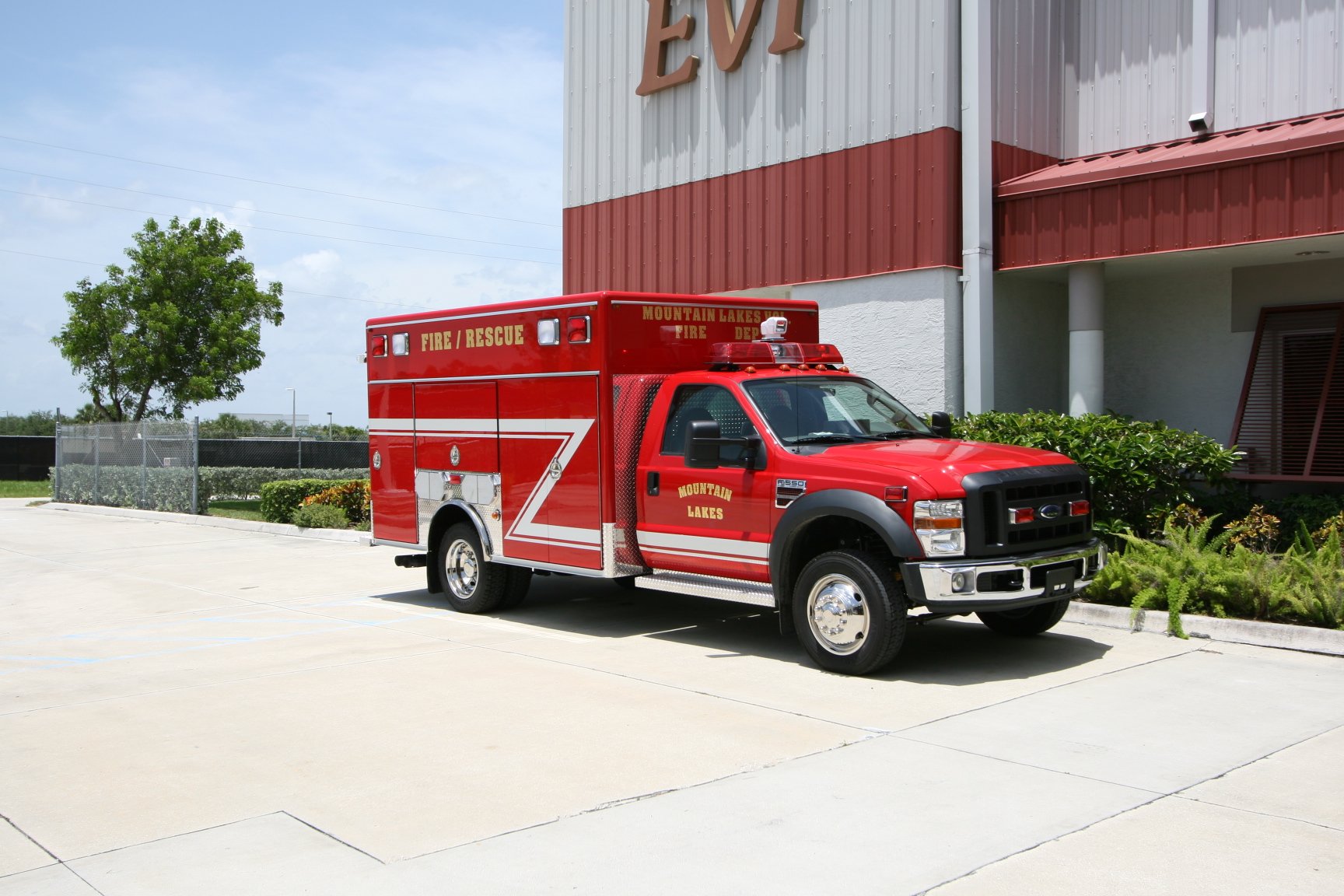 Emergency Light Rescue Response Truck - Mnt. Lakes Vol Fire Dept | EVI
