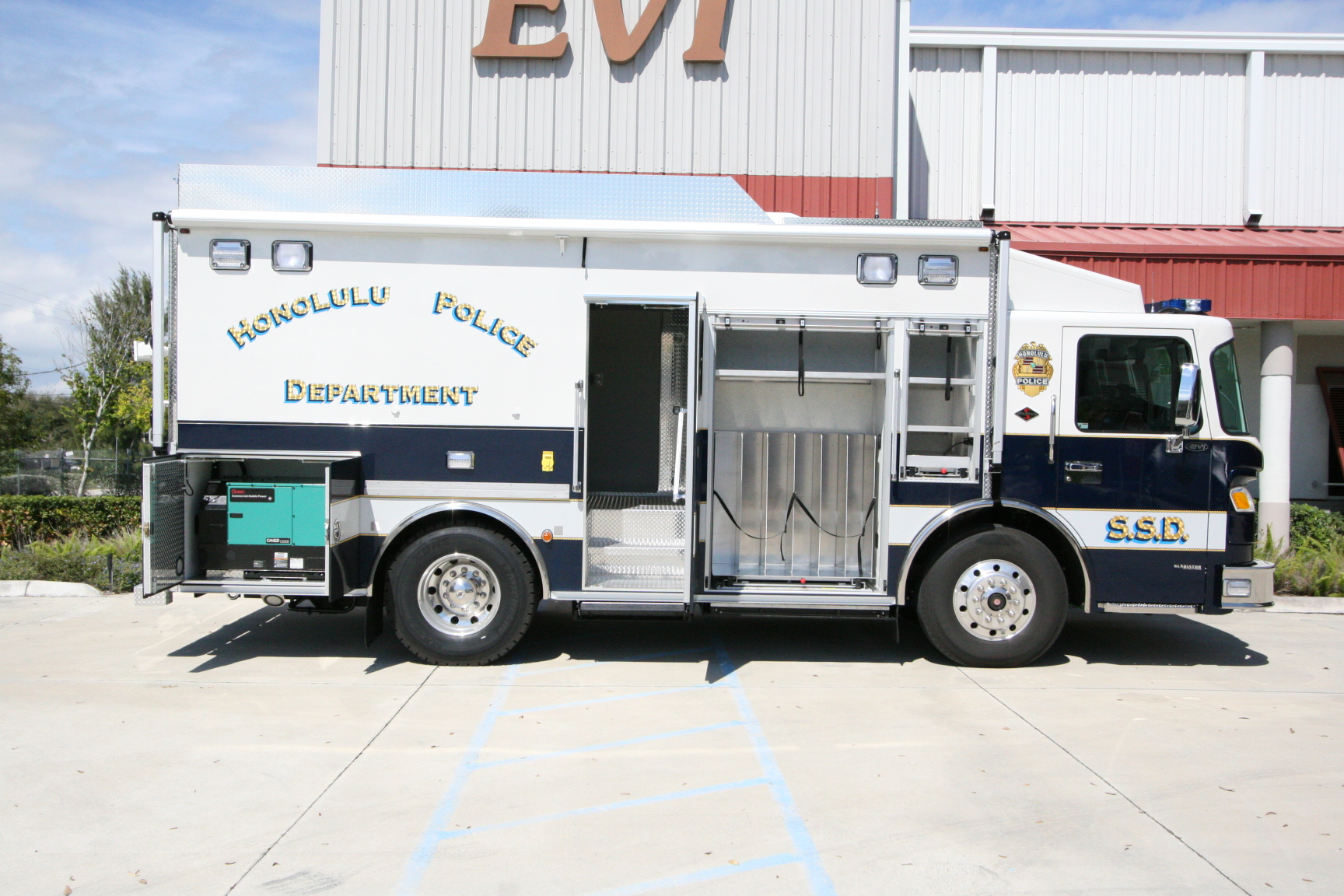 Tactical SWAT Vehicle 23-Ft. Walk-In Custom - Honolulu P.D. | EVI