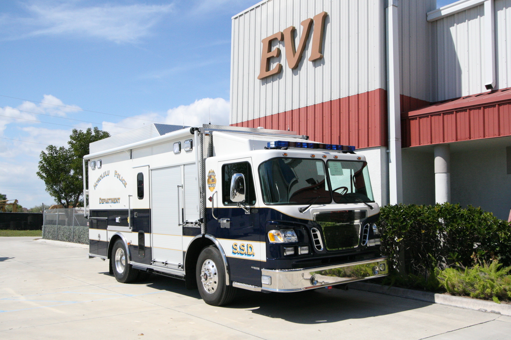Tactical SWAT Vehicle 23-Ft. Walk-In Custom - Honolulu P.D. | EVI