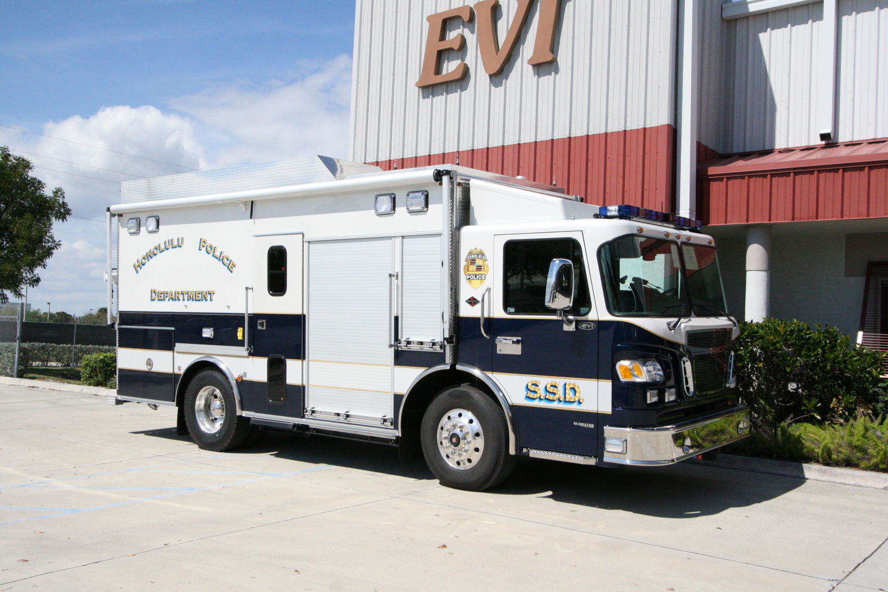 Tactical SWAT Vehicle 23-Ft. Walk-In Custom - Honolulu P.D. | EVI