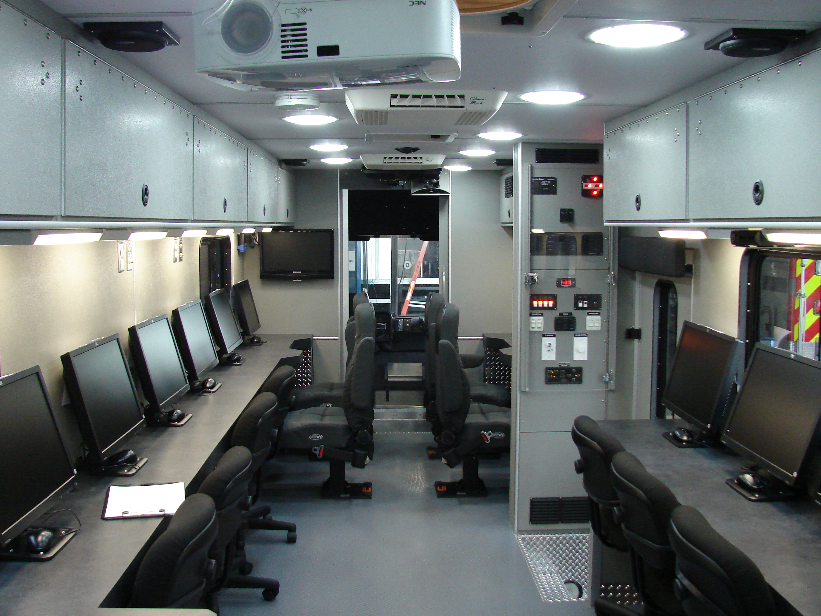 Mobile Command Step Van Unit - Interamerican University of PR | EVI