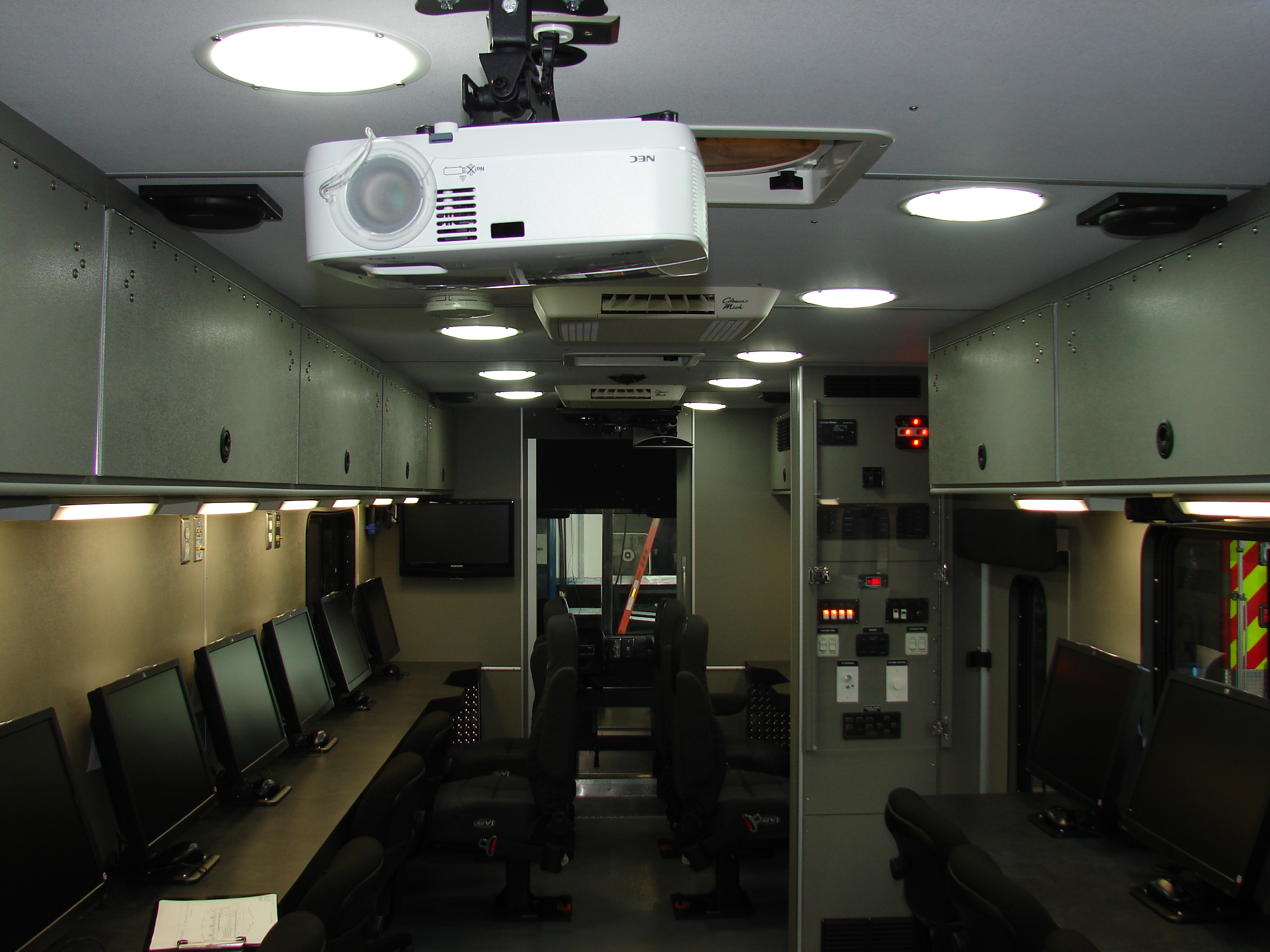 Mobile Command Step Van Unit - Interamerican University of PR | EVI