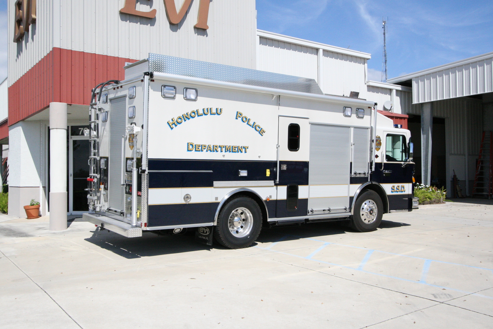 Tactical Command Vehicle - Honolulu Police Dept. | EVI