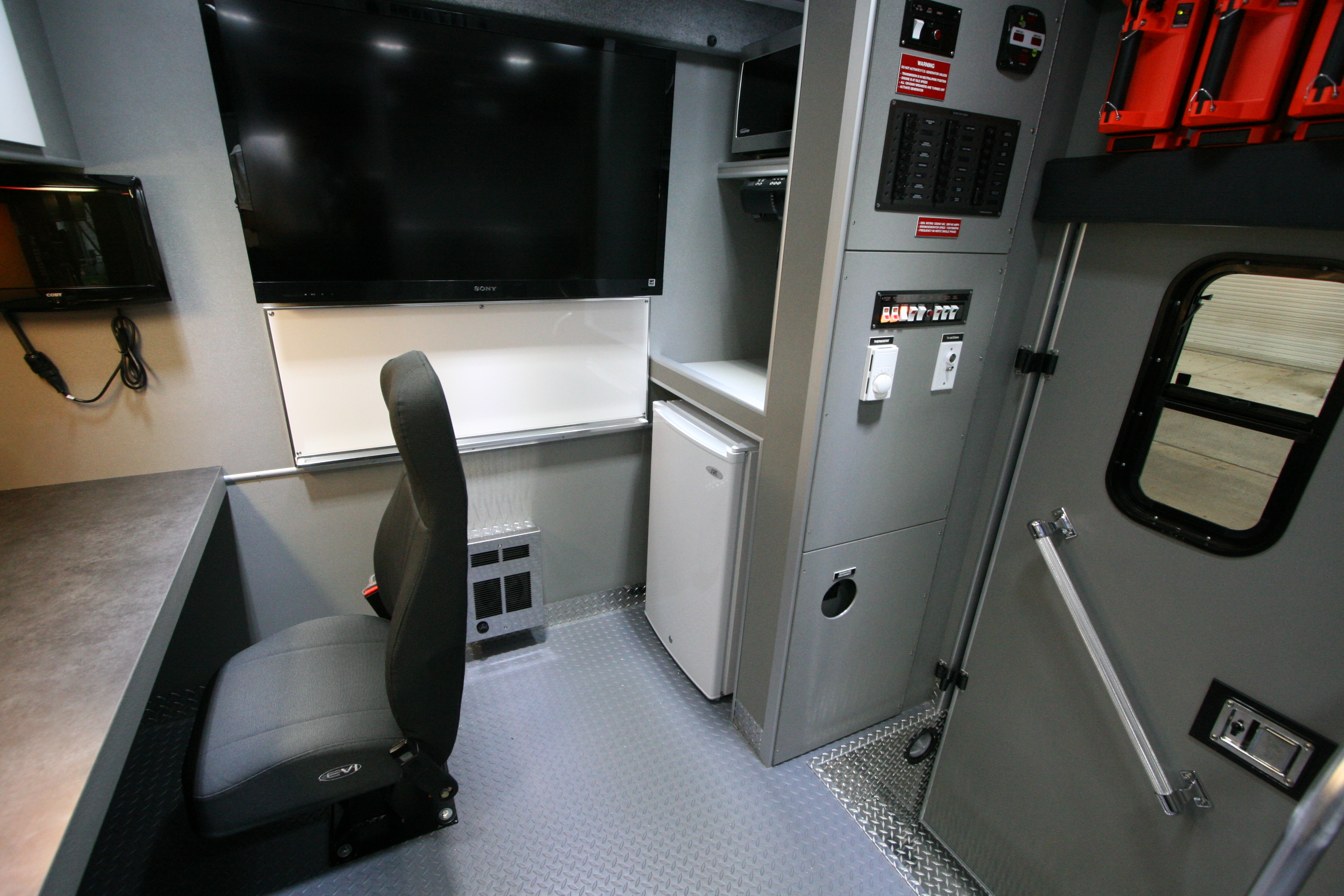 Lab Mobile Command Vehicle - DEA | EVI