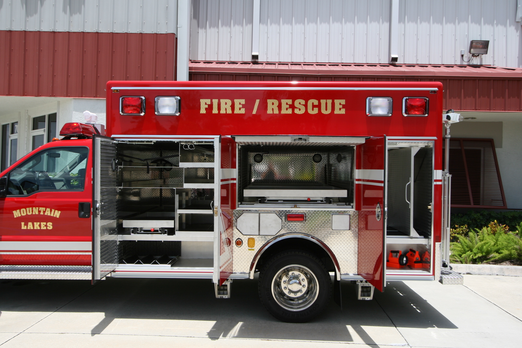 Emergency Light Rescue Response Truck - Mnt. Lakes Vol Fire Dept | EVI