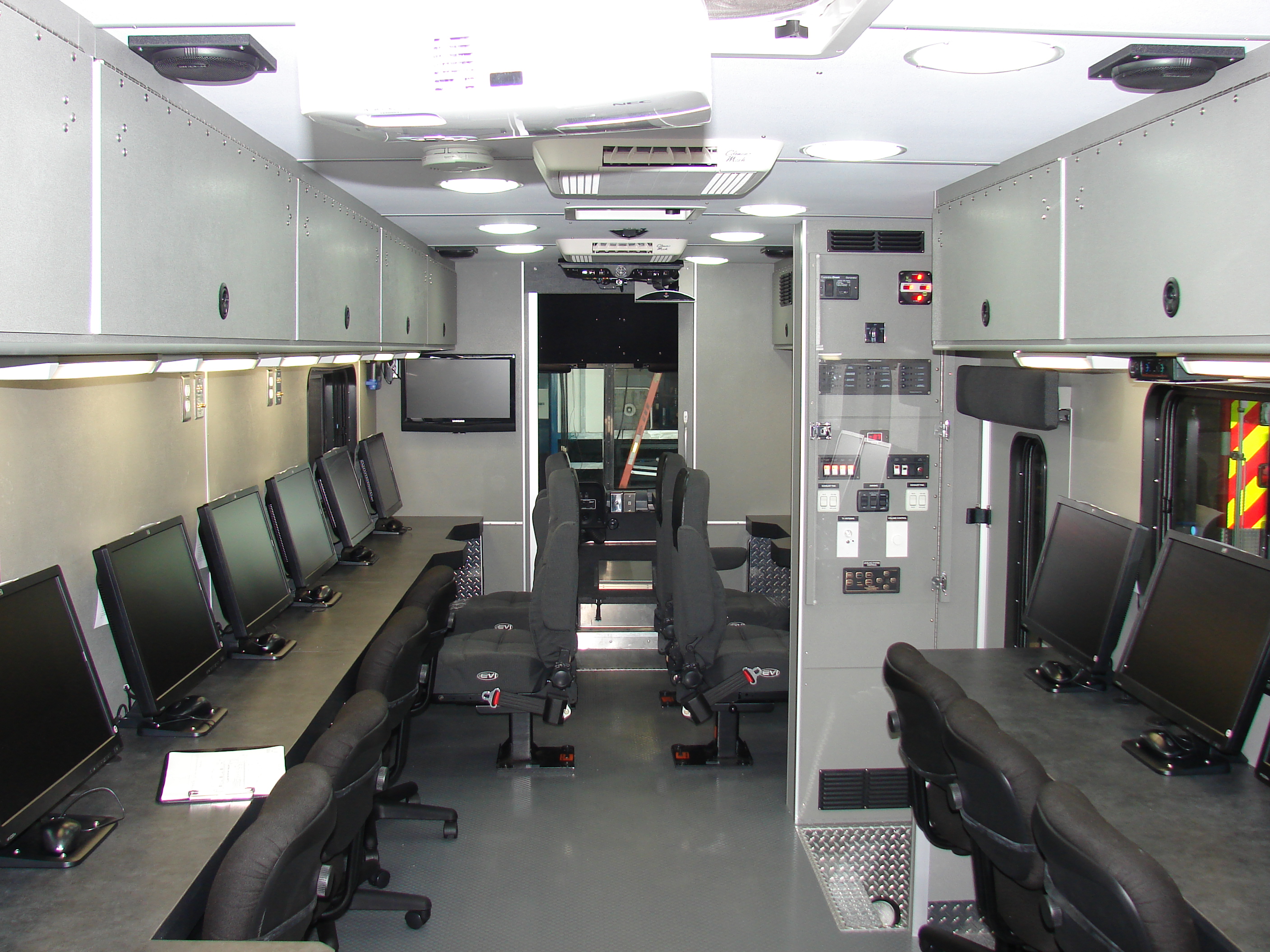 Mobile Command Step Van Unit - Interamerican University of PR | EVI