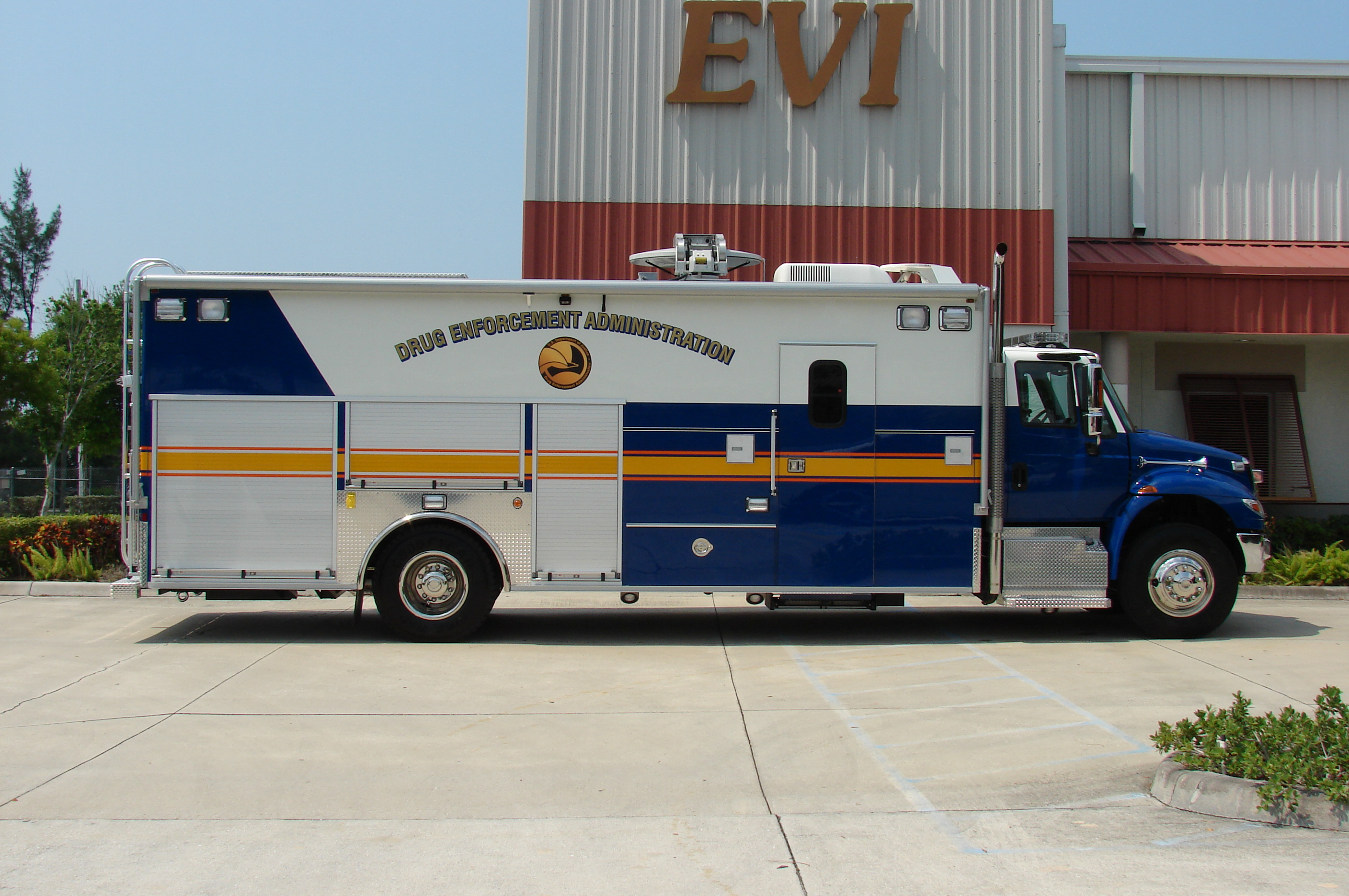 Lab Mobile Command Vehicle - DEA | EVI
