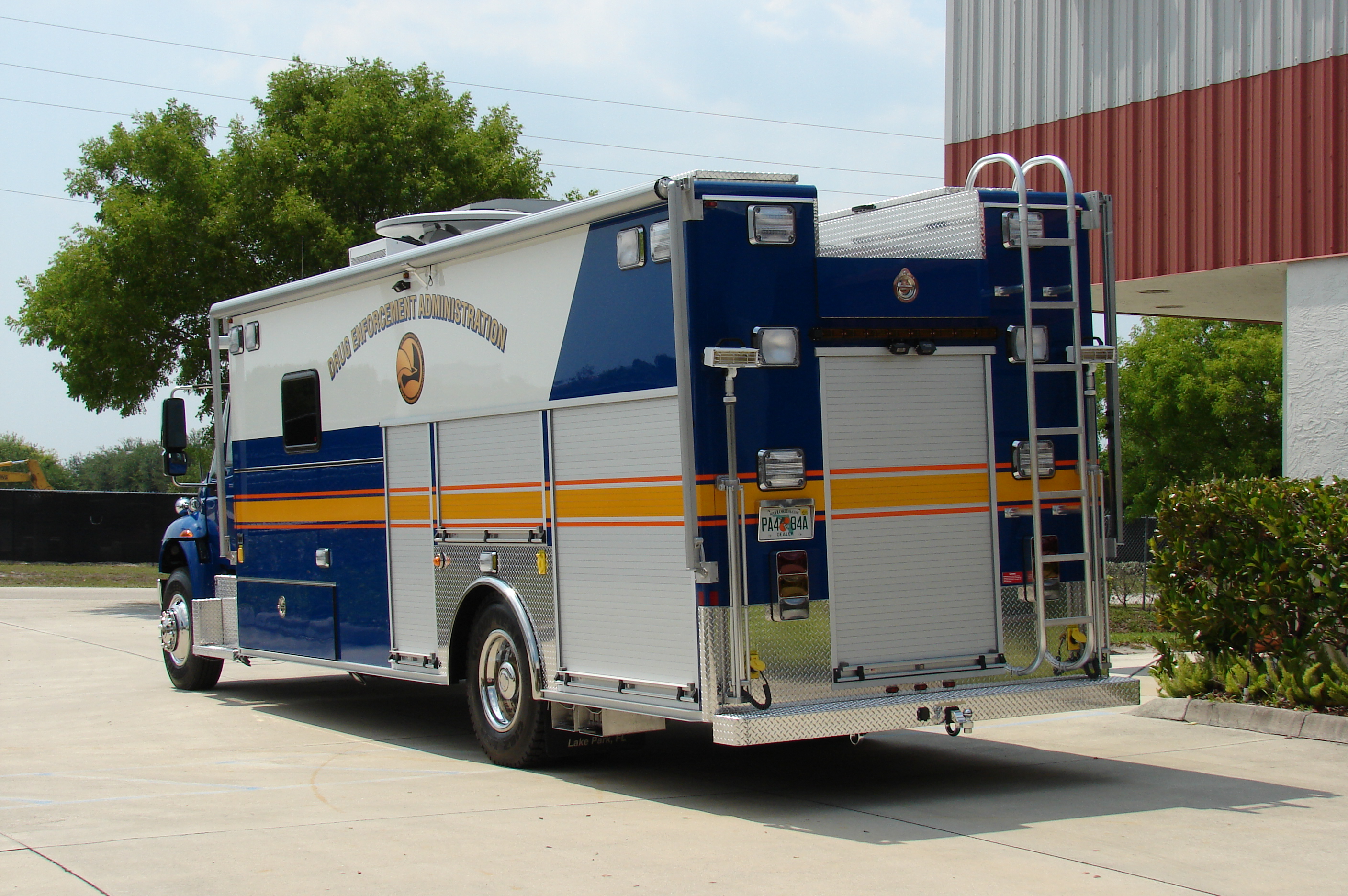 Lab Mobile Command Vehicle - DEA | EVI