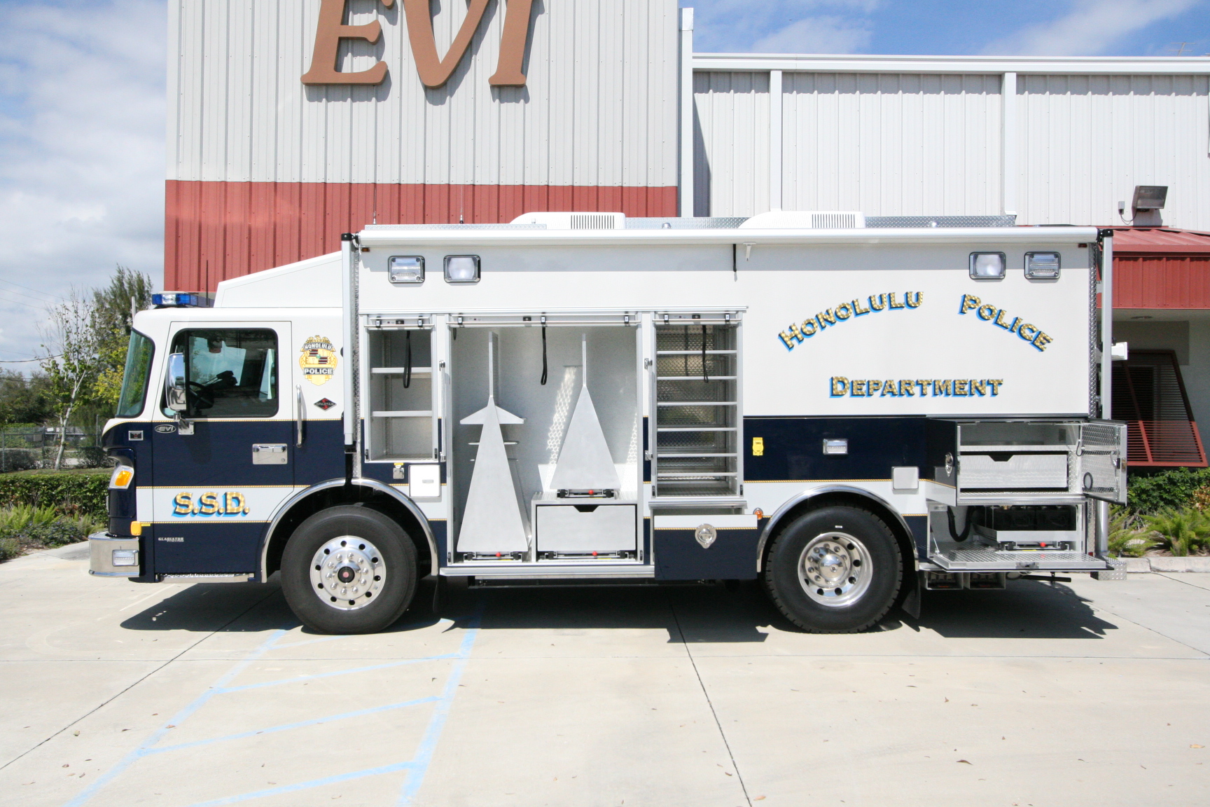 Tactical SWAT Vehicle 23-Ft. Walk-In Custom - Honolulu P.D. | EVI