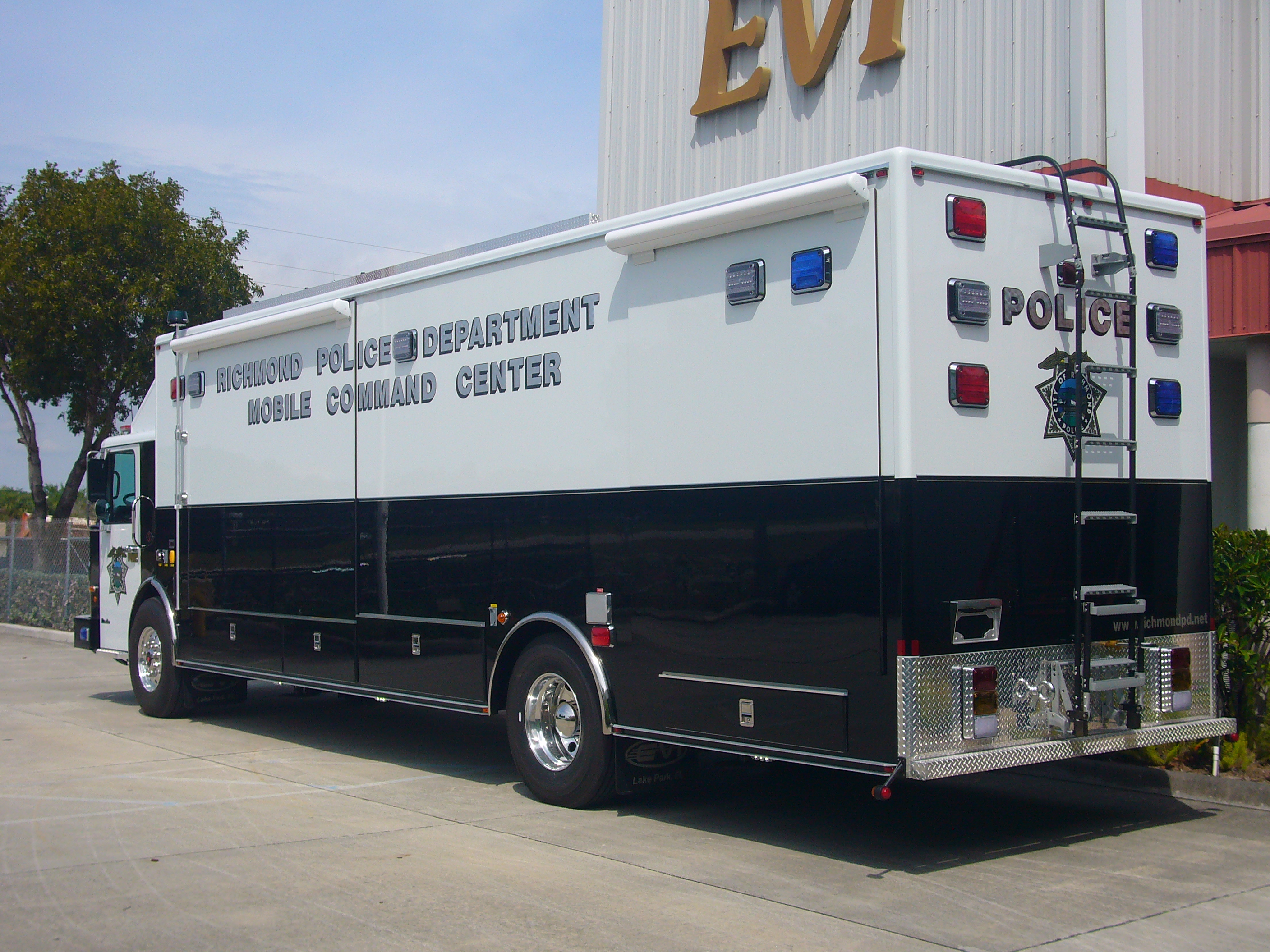 Mobile Command-Communication Truck - Richmond Police Department | EVI