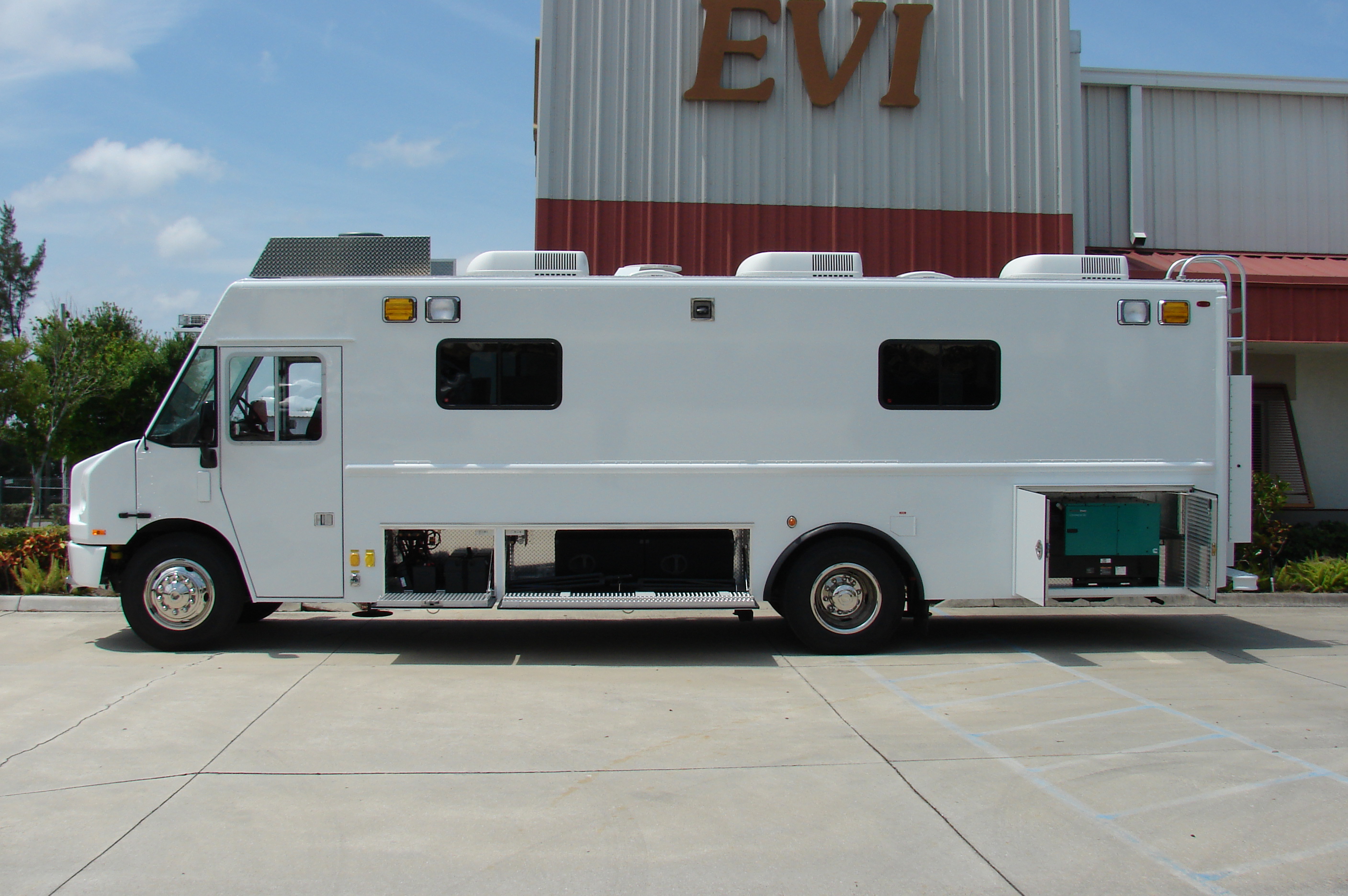 Mobile Command Step Van Unit - Interamerican University of PR | EVI