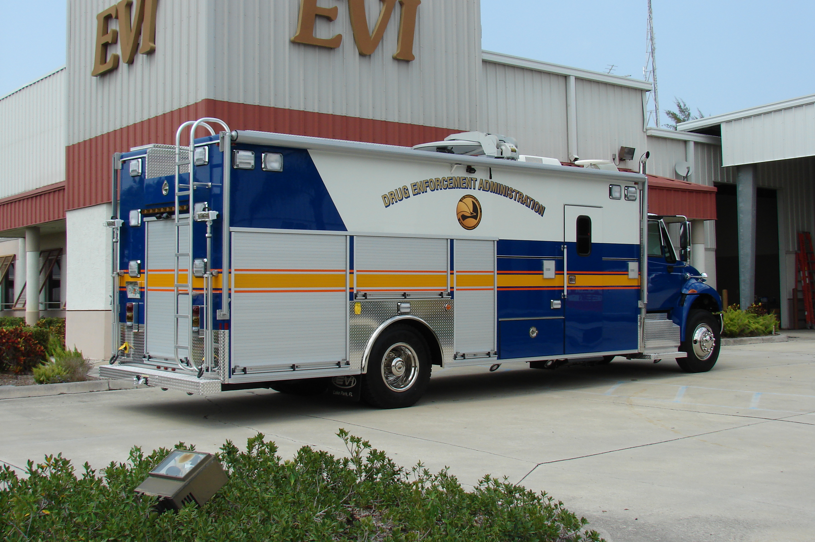 Lab Mobile Command Vehicle - DEA | EVI