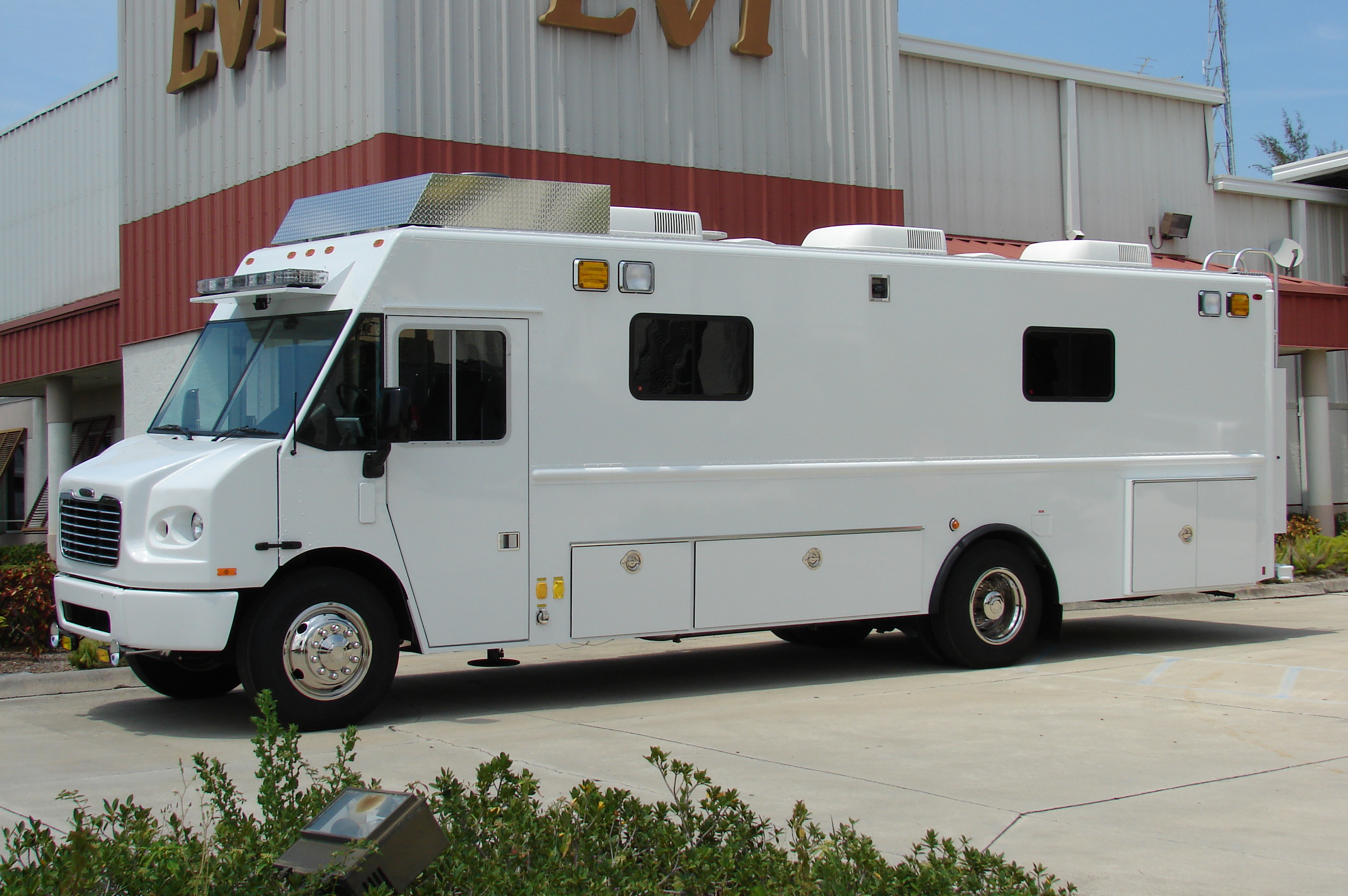 Mobile Command Step Van Unit - Interamerican University of PR | EVI