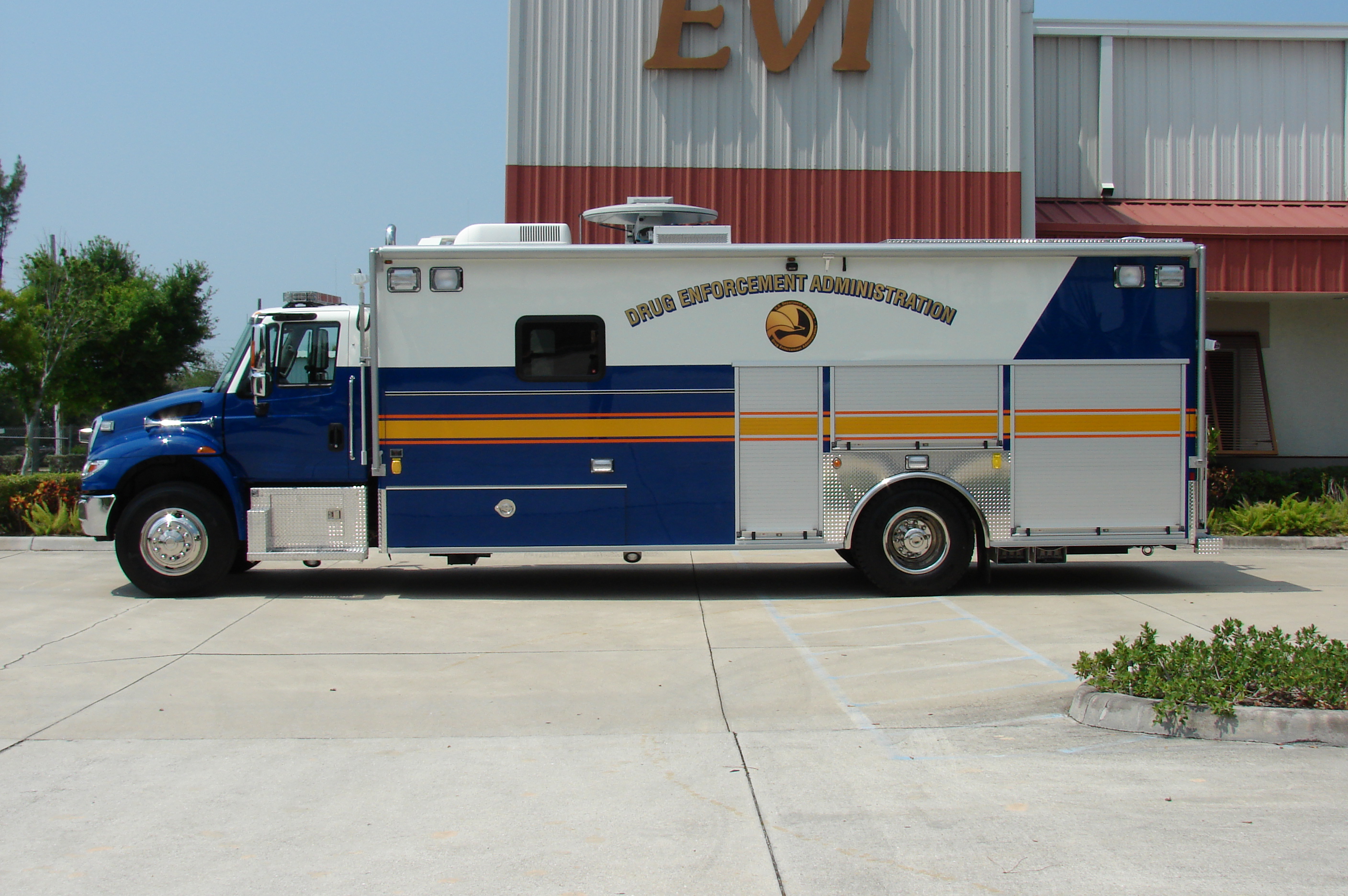 Lab Mobile Command Vehicle - DEA | EVI