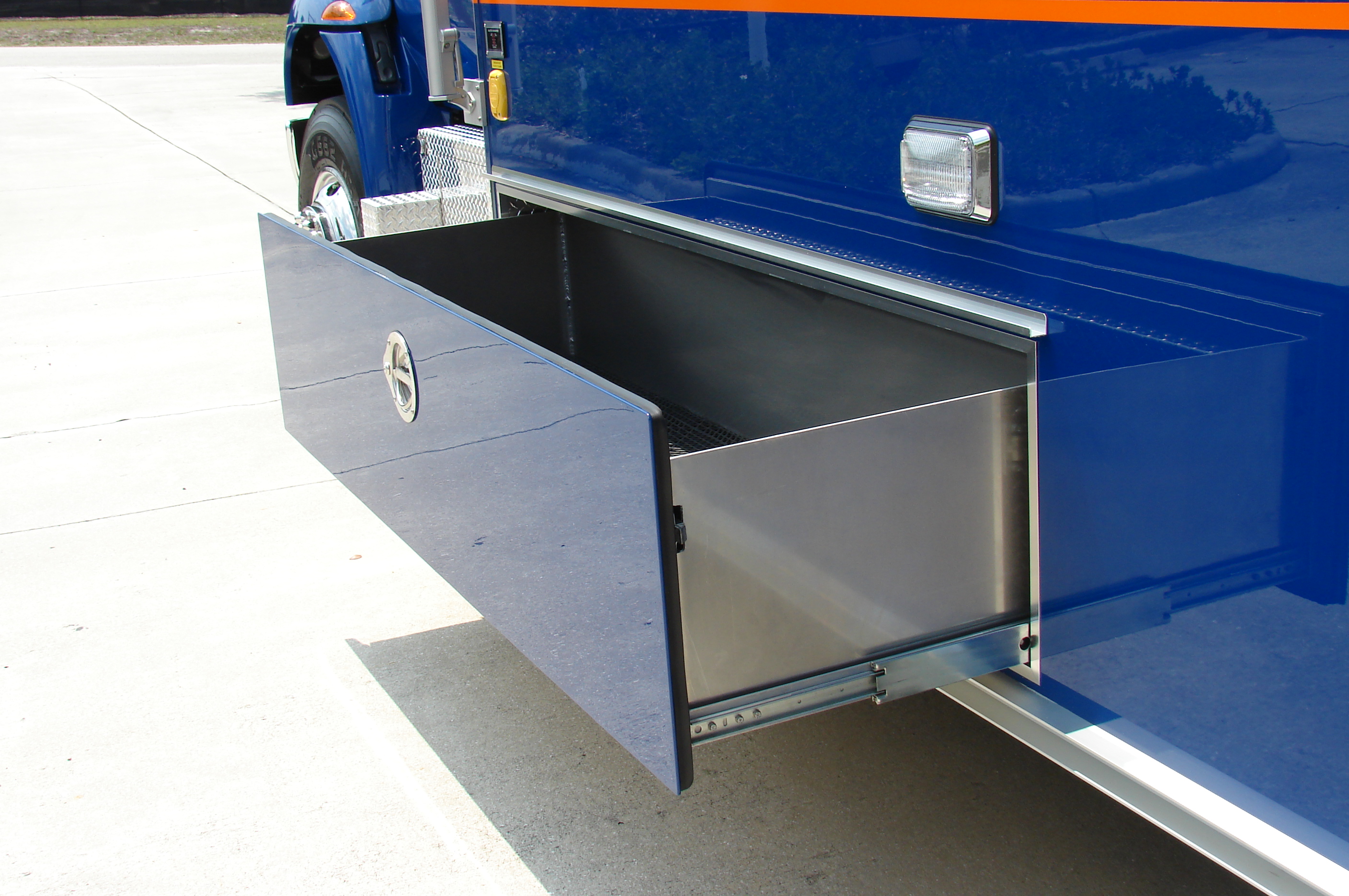 Lab Mobile Command Vehicle - DEA | EVI