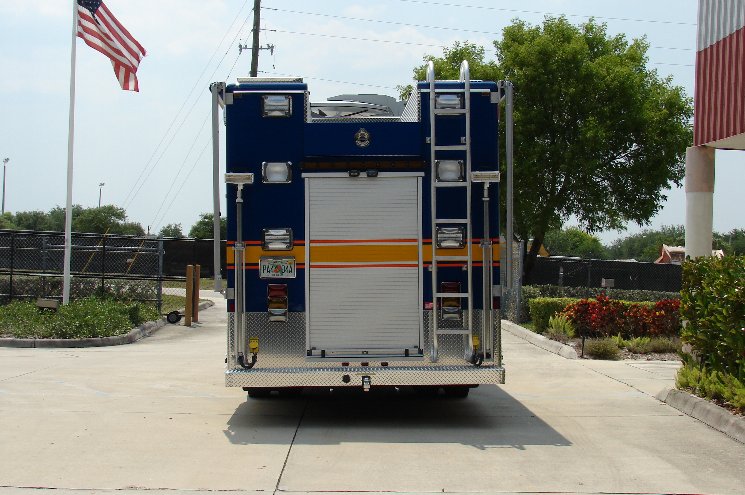 Lab Mobile Command Vehicle - DEA | EVI
