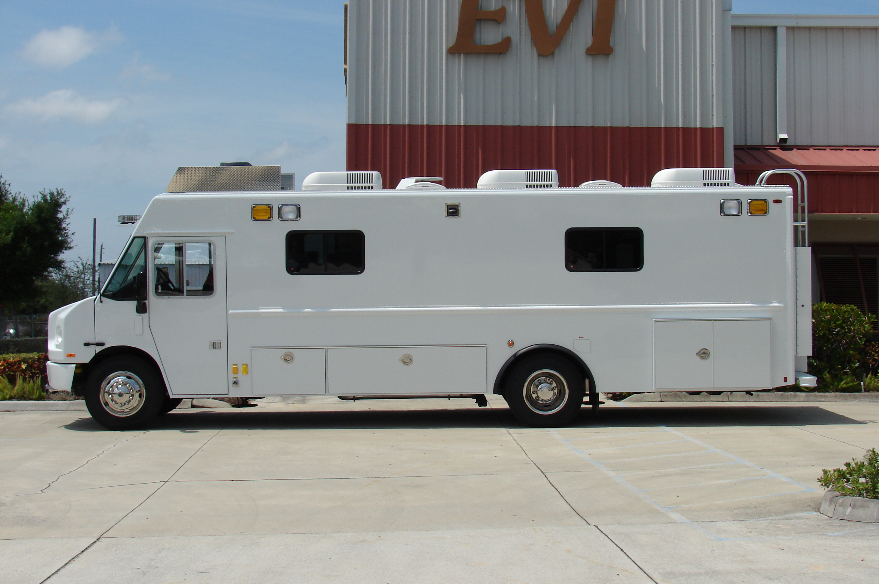 Mobile Command Step Van Unit - Interamerican University of PR | EVI