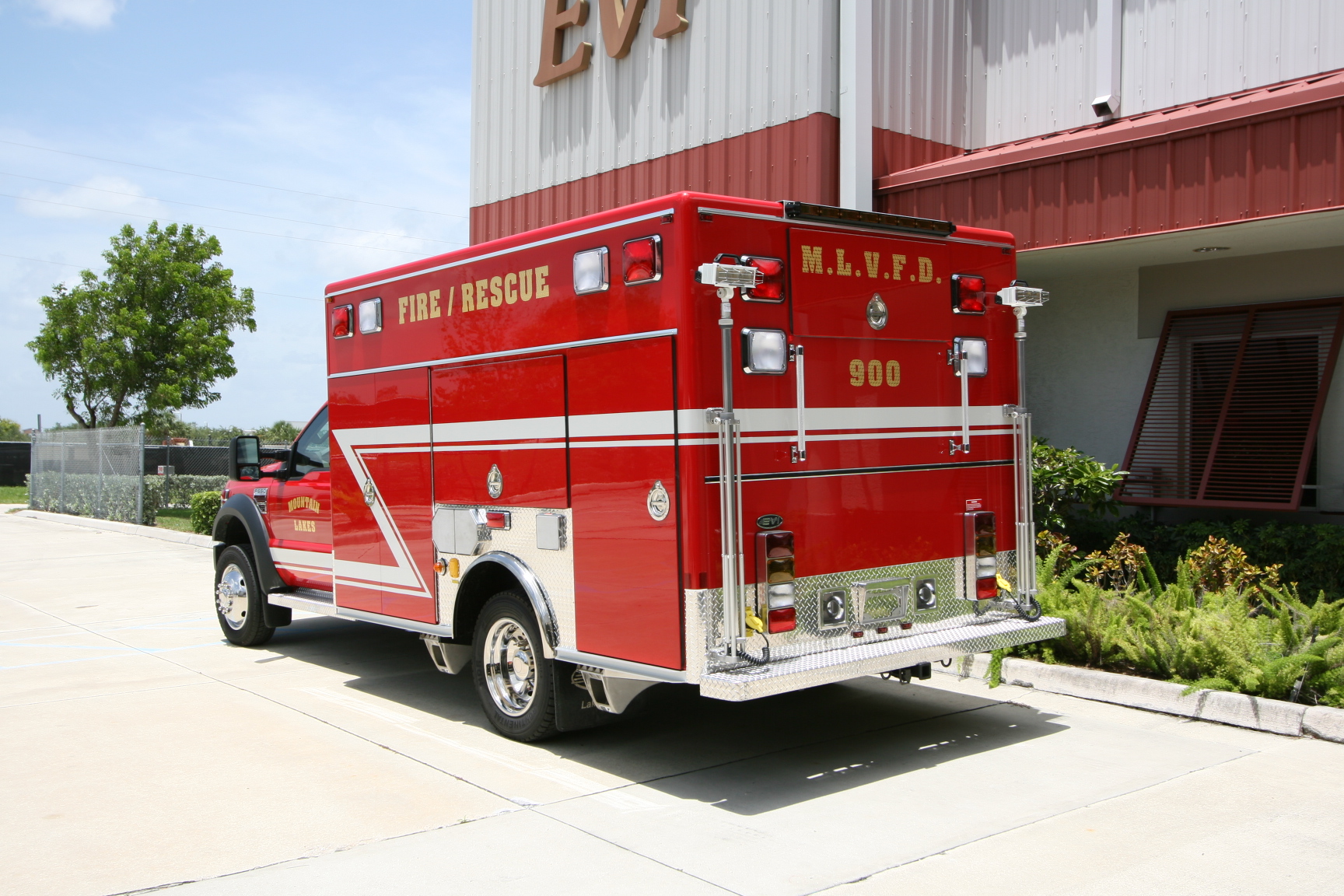 Emergency Light Rescue Response Truck - Mnt. Lakes Vol Fire Dept | EVI