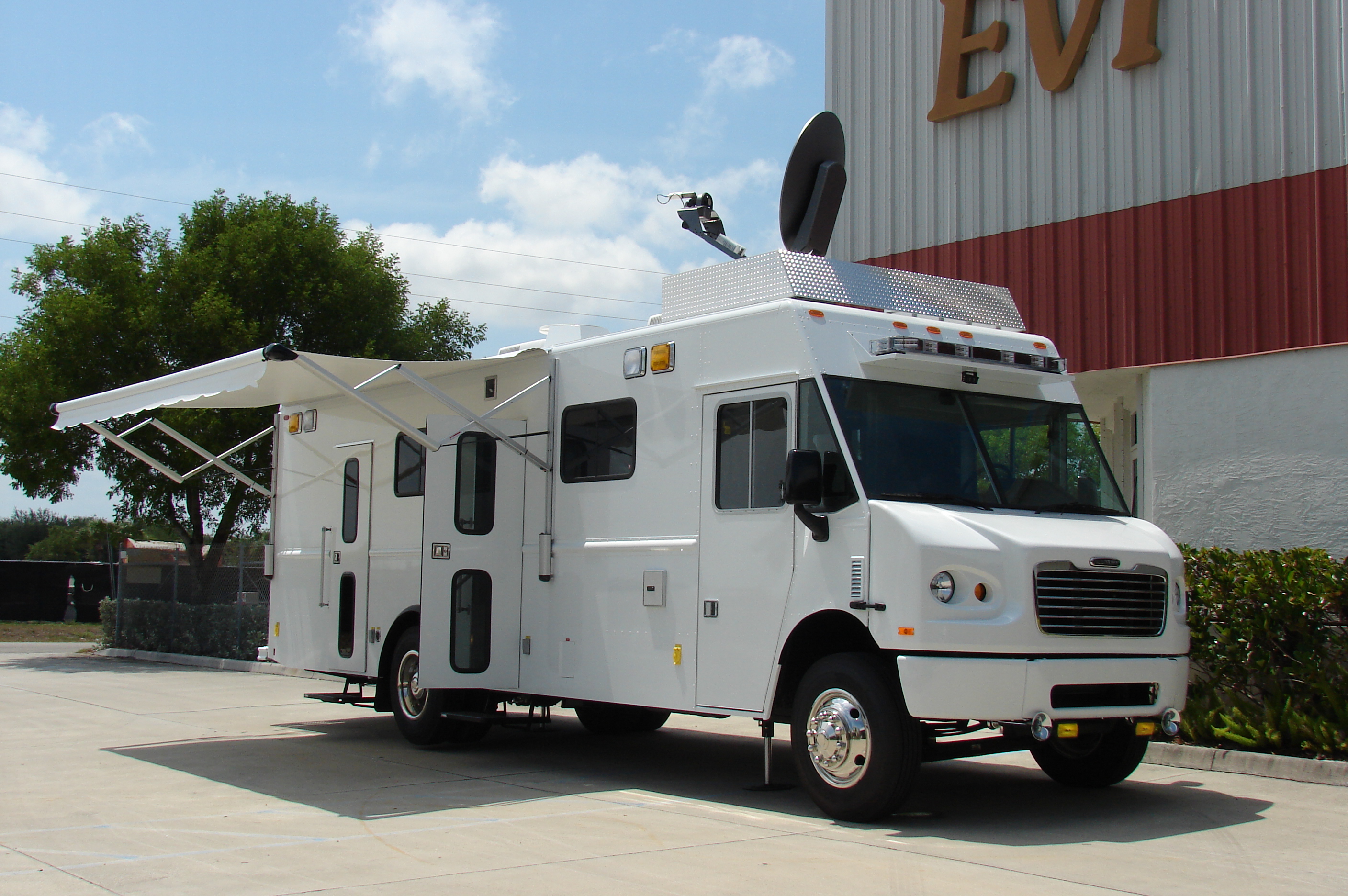 Mobile Command Step Van Unit - Interamerican University of PR | EVI