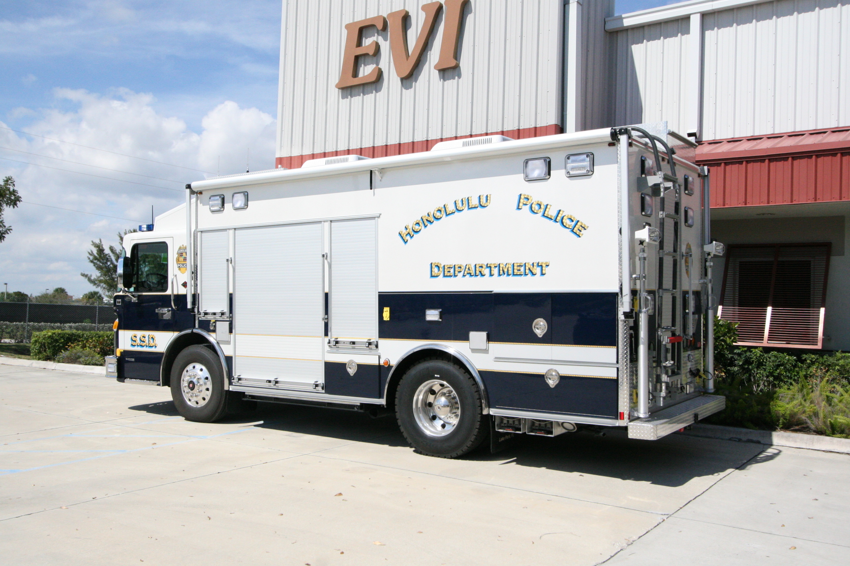 Tactical SWAT Vehicle 23-Ft. Walk-In Custom - Honolulu P.D. | EVI