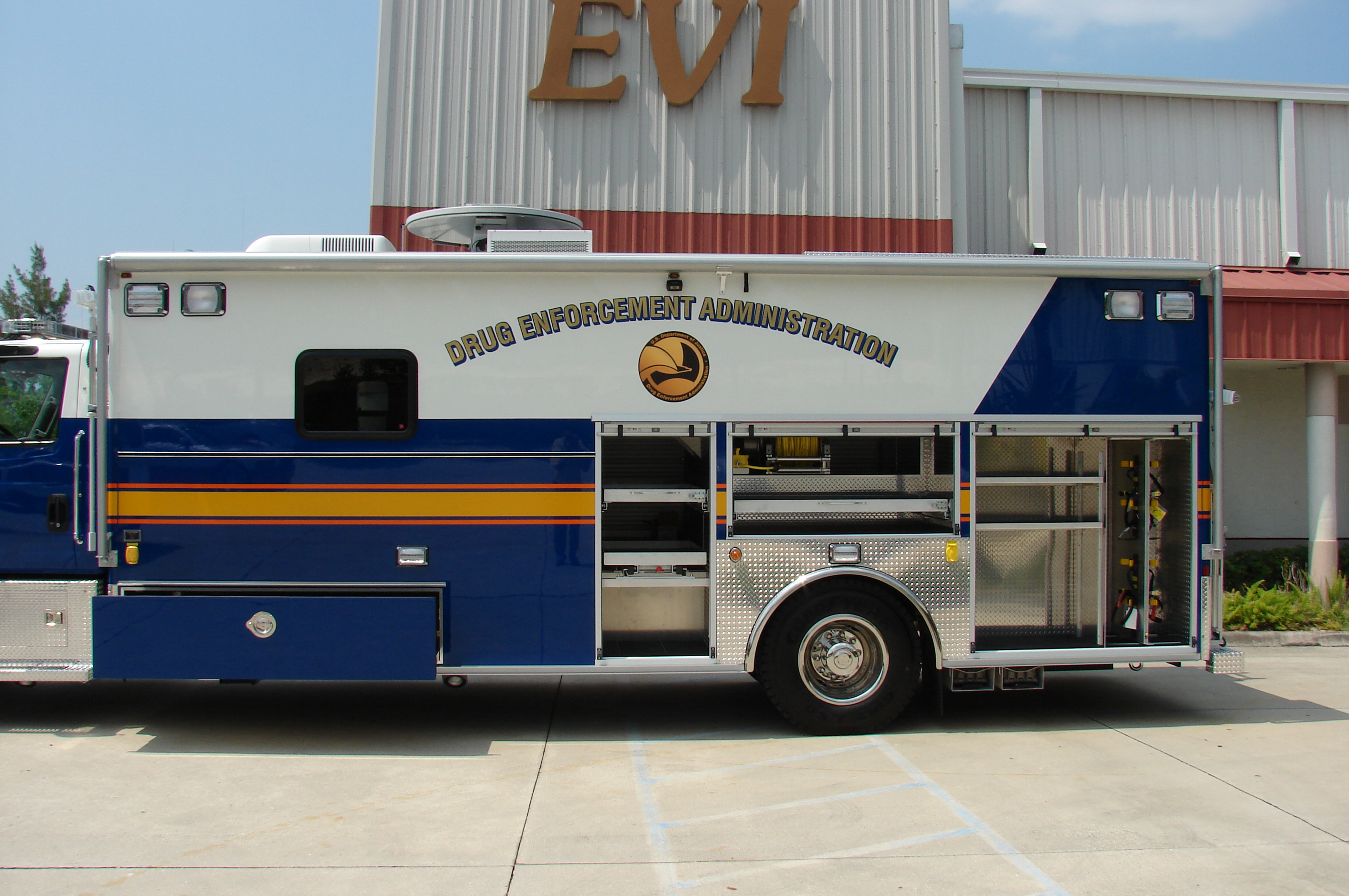 Lab Mobile Command Vehicle - DEA | EVI