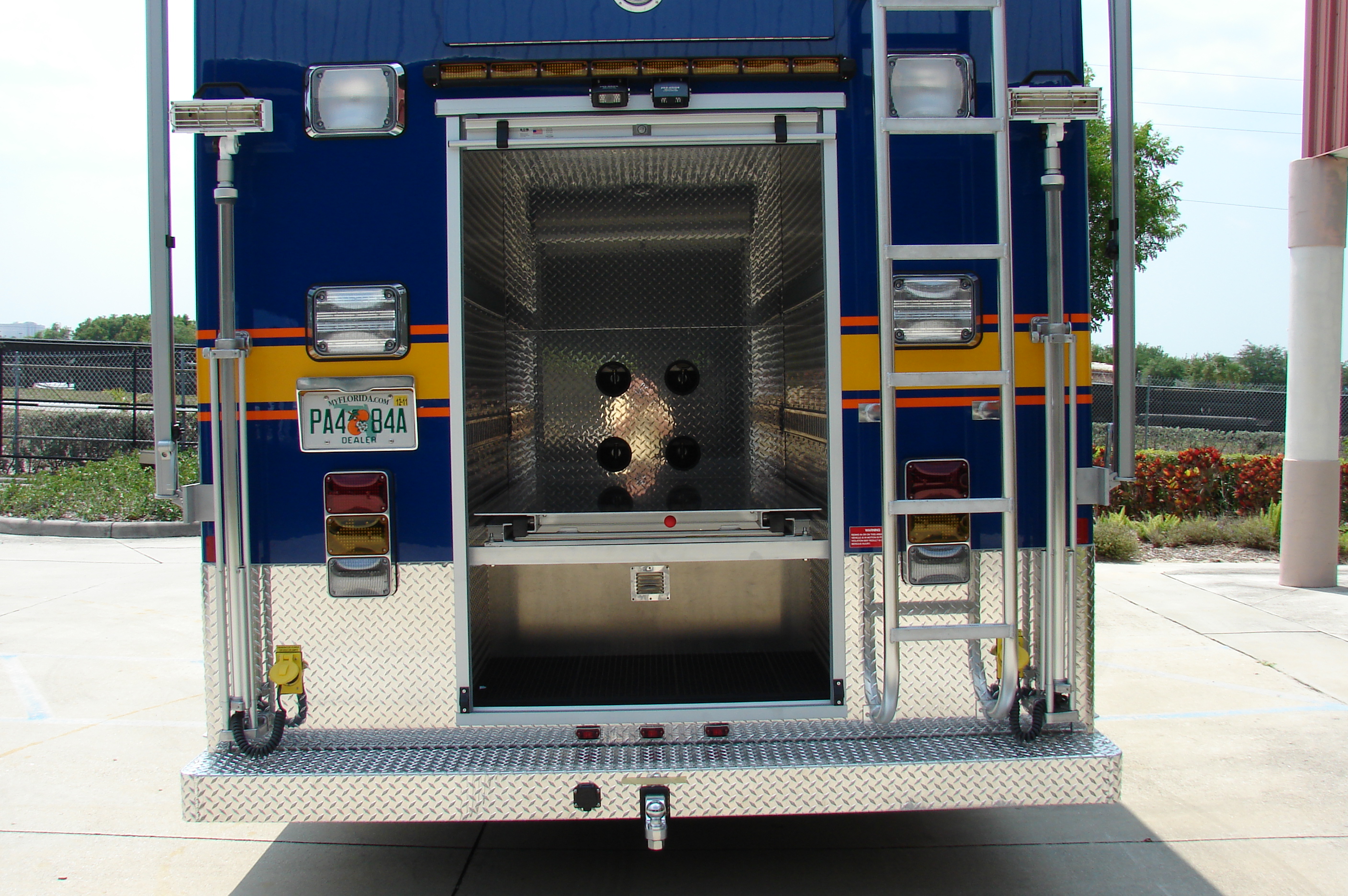 Lab Mobile Command Vehicle - DEA | EVI