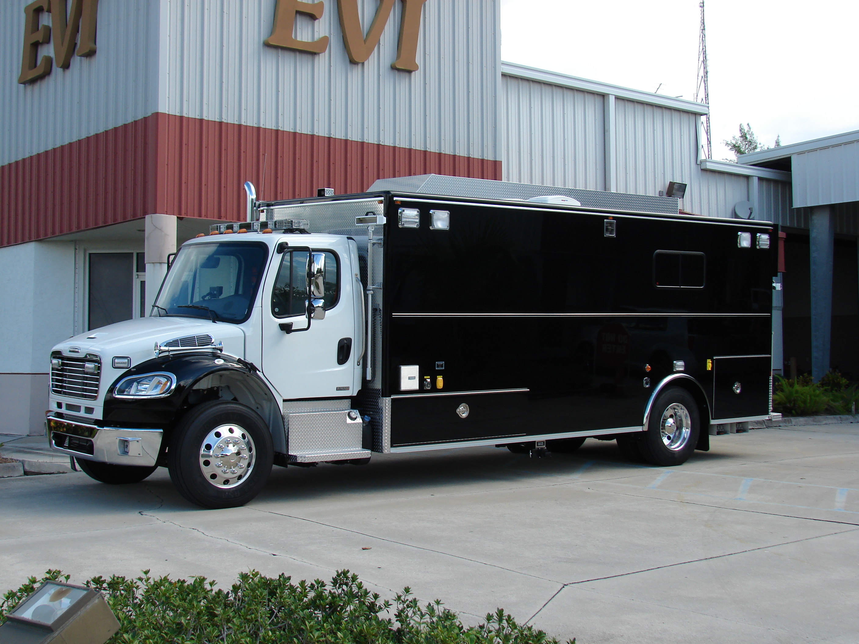 22-Ft. Mobile Command Tactical Vehicle - Mun. de San Lorenzo | EVI