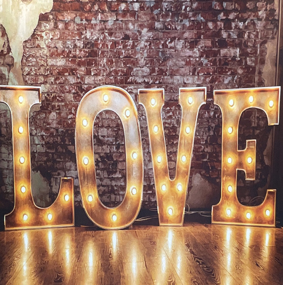 LOVE MARQUEE | Fête Booth