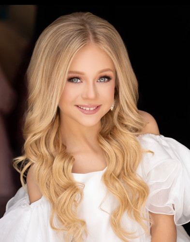 Ava H. | Royalty USA