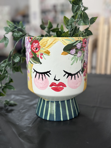 Sonia Lady pot | Sarah The Painter