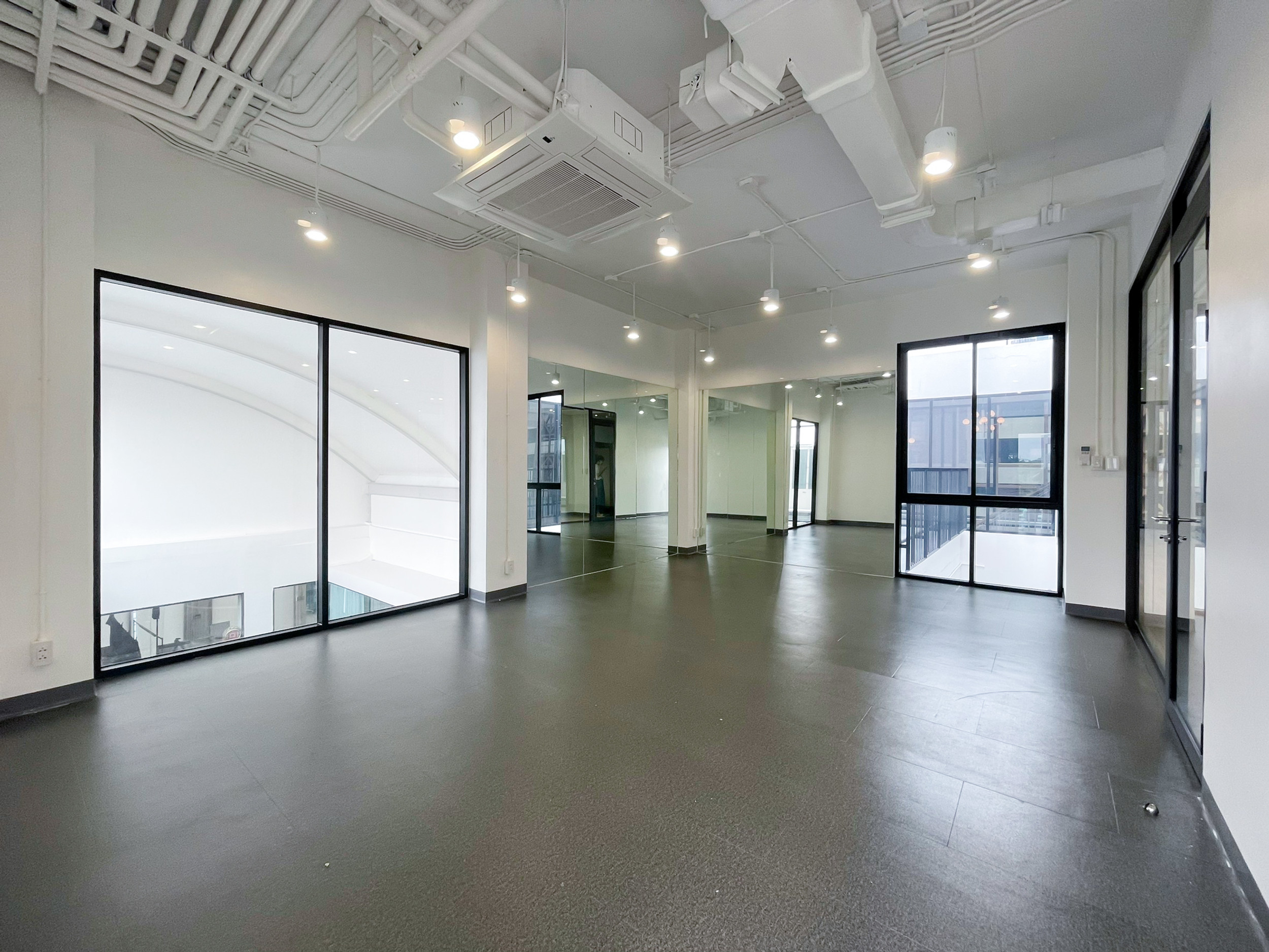 Studio (เช่าถ่ายภาพ ถ่ายวิดีโอ) | EightEightStudioTH