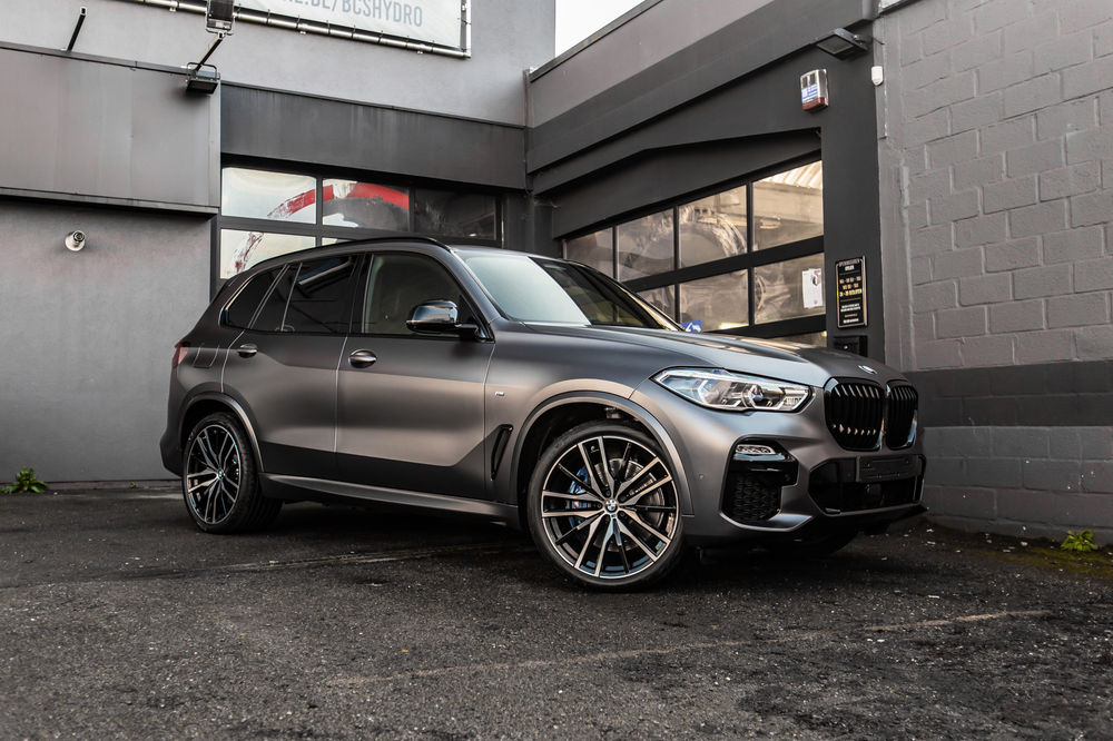 BMW X5 gewrapped in Satin Dark Grey