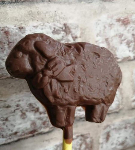 Sheep lollipop | The Chocolate Barn