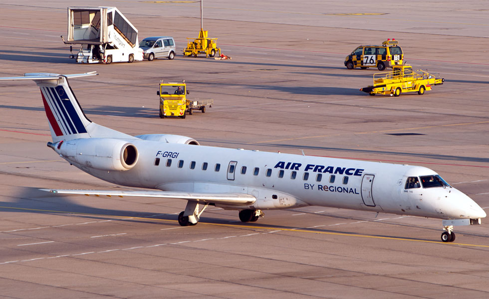 Embraer 145 : charter, acmi, sale